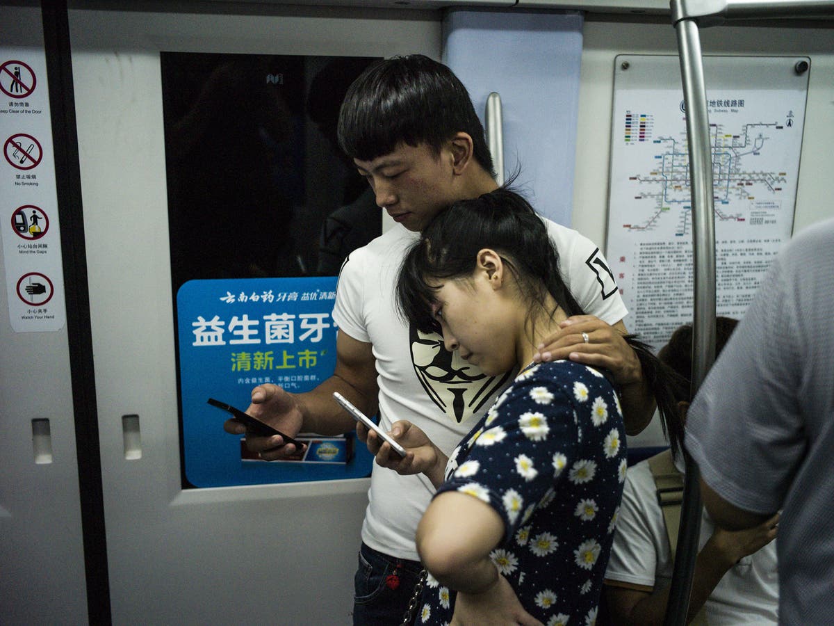 Snubbing people for your mobile phone is leading to higher levels of ...