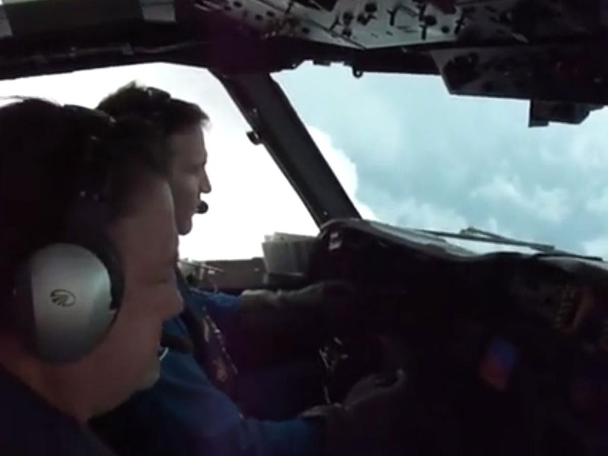 Hurricane Patricia: Footage captures plane flying through the eye of ...