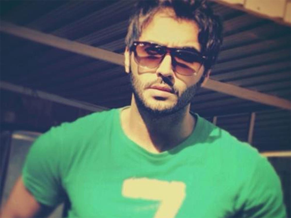 Saudi actor arrested by religious police for taking selfies with female ...