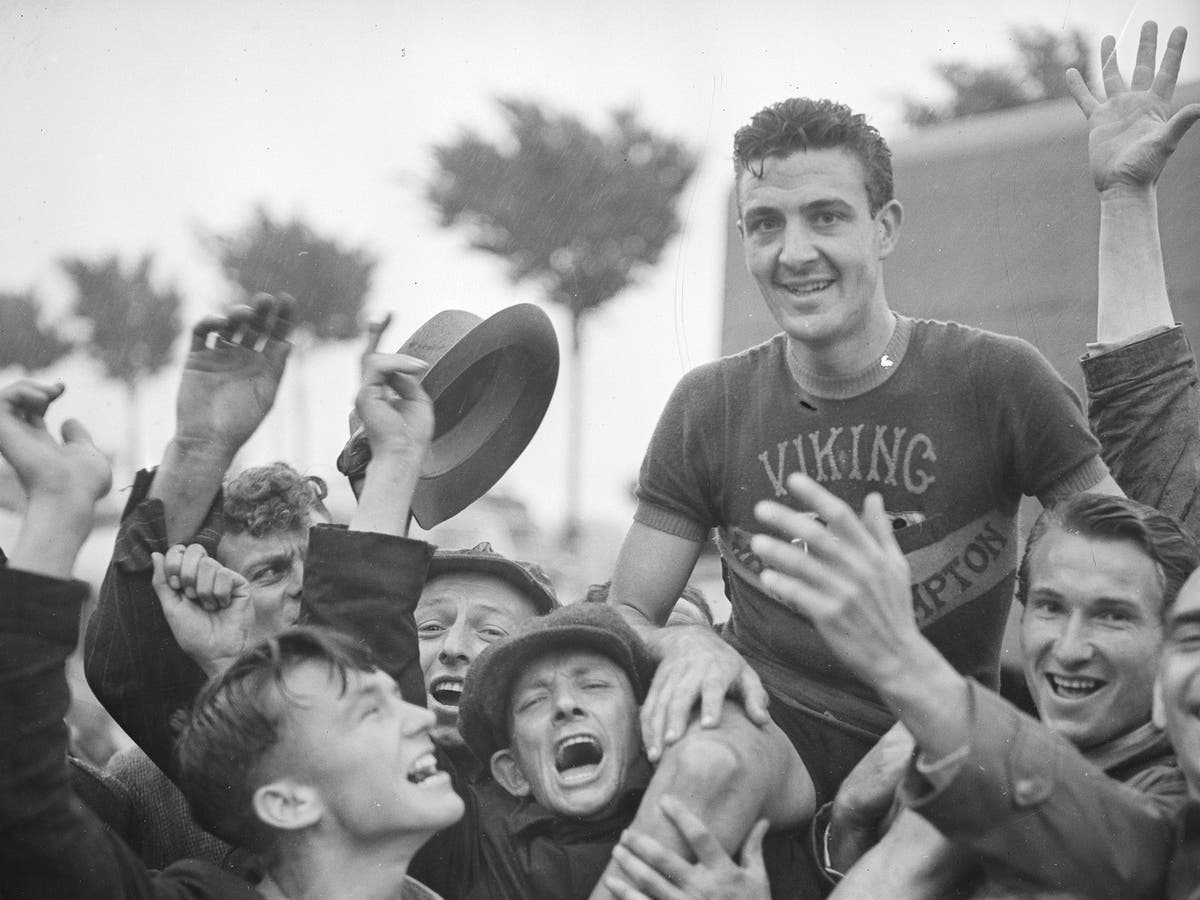 Ian Steel: Cyclist who broke new ground for UK racing by winning the ...