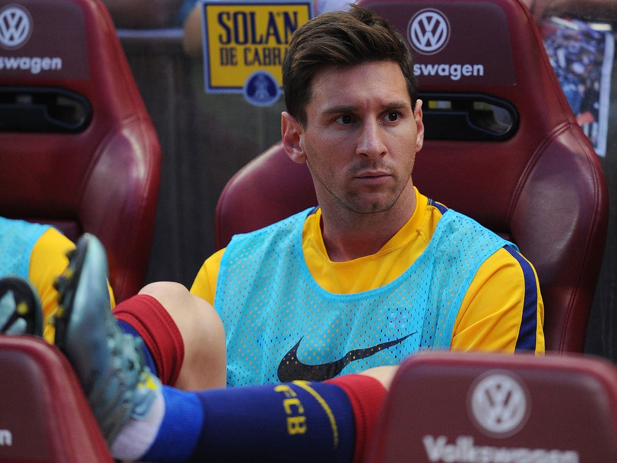 Lionel Messi shows off incredible skills by juggling an orange | The ...