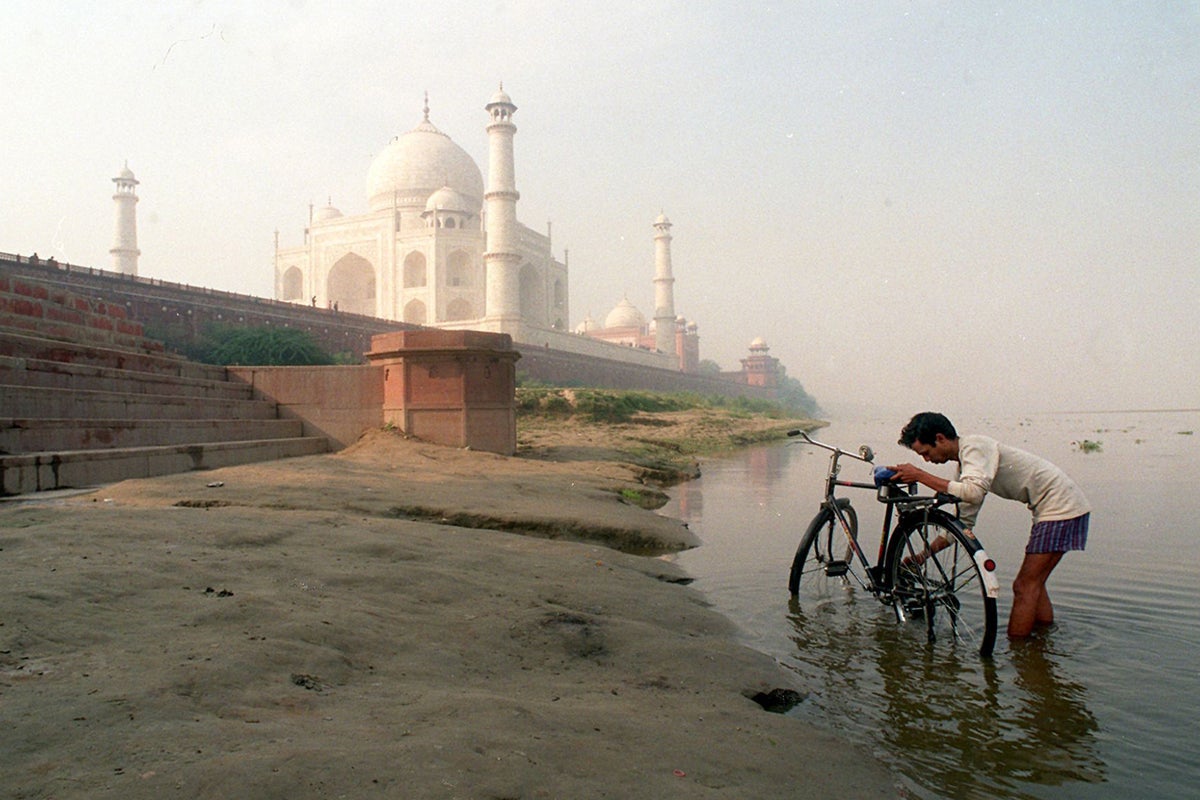 Taj Mahal: Indian authorities ordered to protect historic landmark from ...