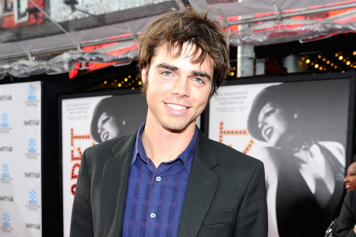Modern Family actor Reid Ewing comes out as gay on Twitter, claims to ...
