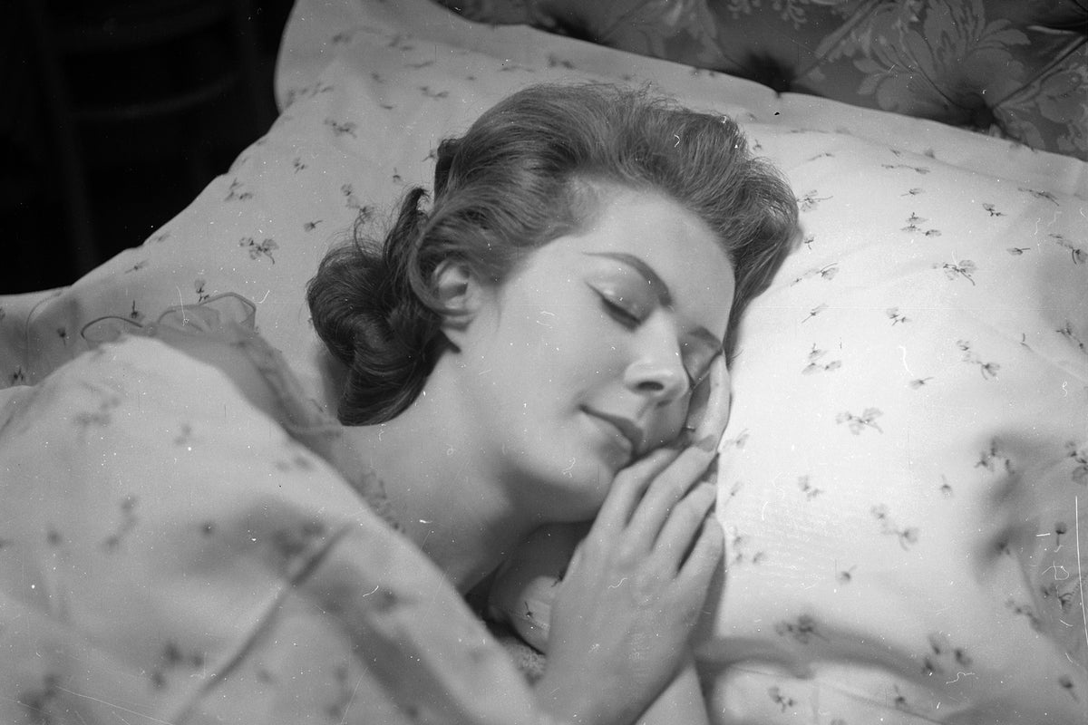 The science behind why you love a weekend lie-in | The Independent ...