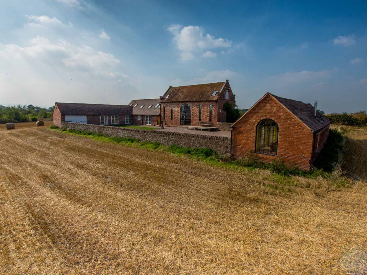 Windy Mundy Farm, Shrewsbury - hotel review: The converted threshing ...