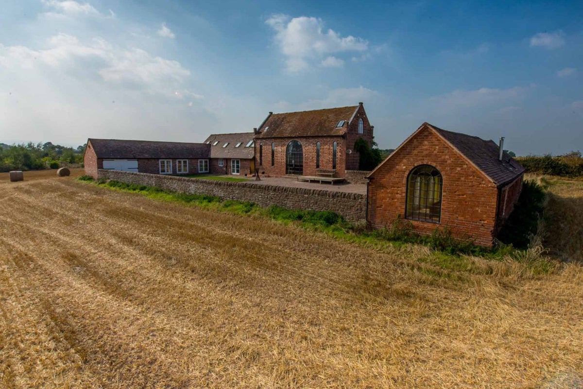 Windy Mundy Farm, Shrewsbury - hotel review: The converted threshing ...