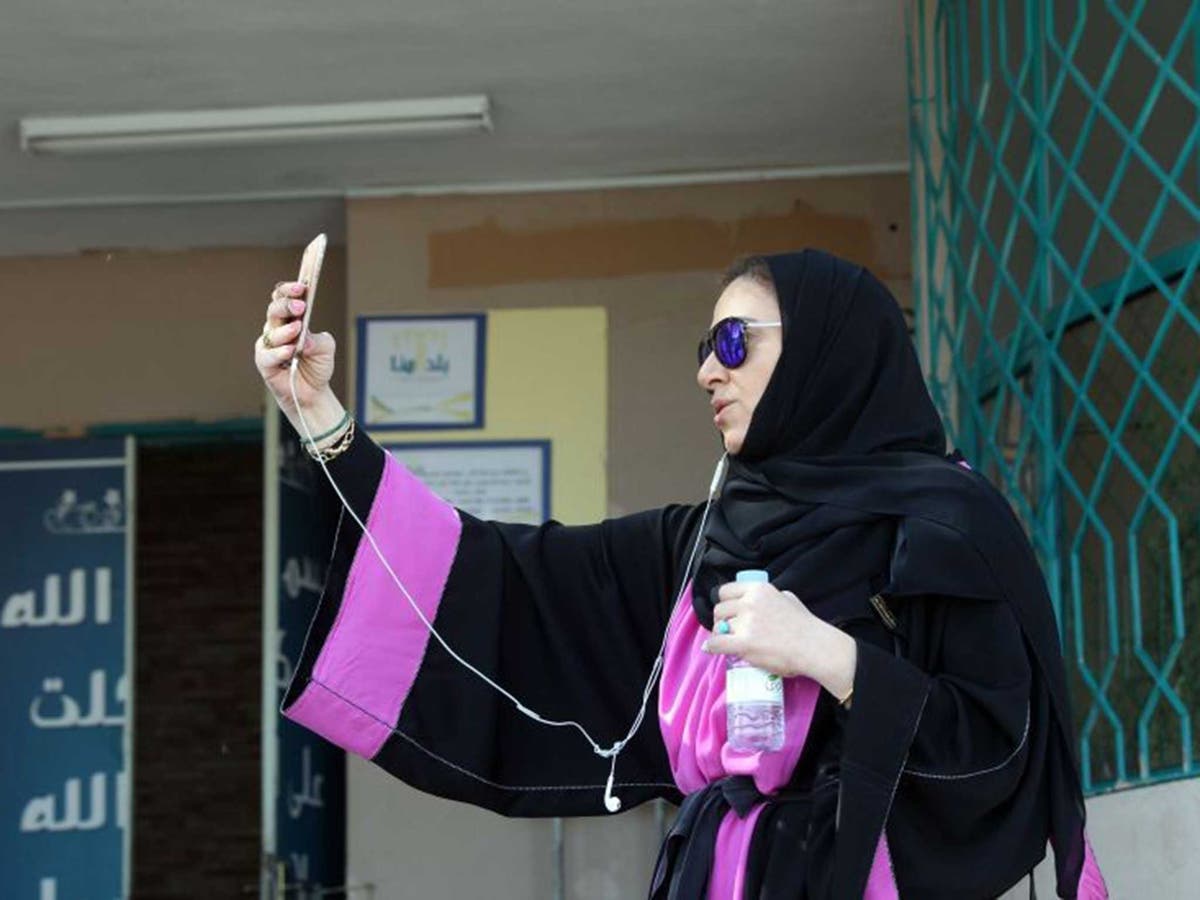 Saudi Arabia election: Women post photos online after voting for first ...