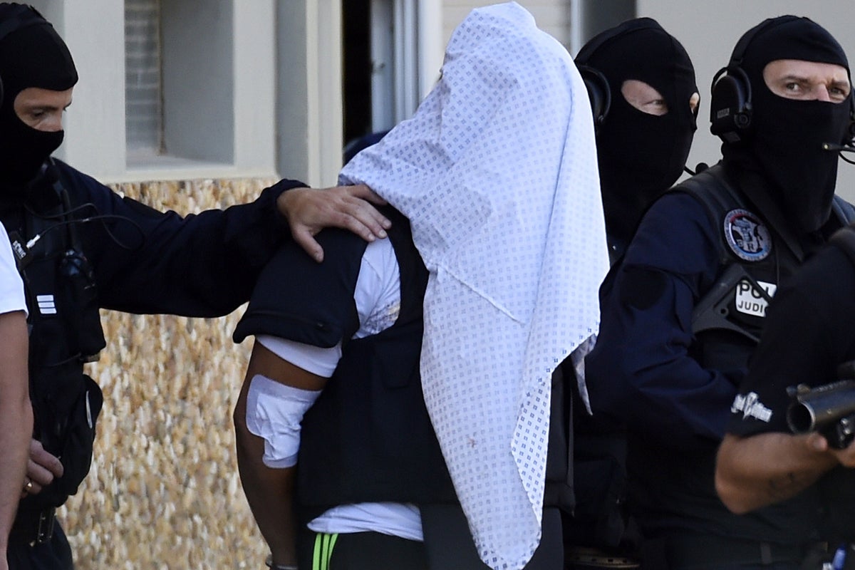 Yassin Salhi: French 'Islamist' accused of beheading boss found hanged ...