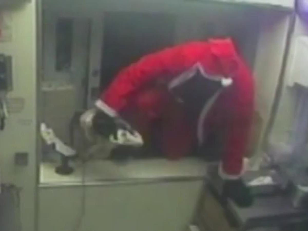 Merry Christmas, watch a knife-wielding 'Santa' rob KFC | The ...