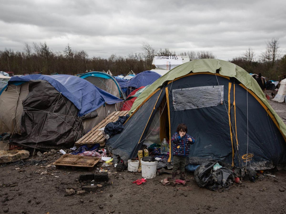 Refugee crisis: Inside the Dunkirk camp where 2,500 refugees live in ...