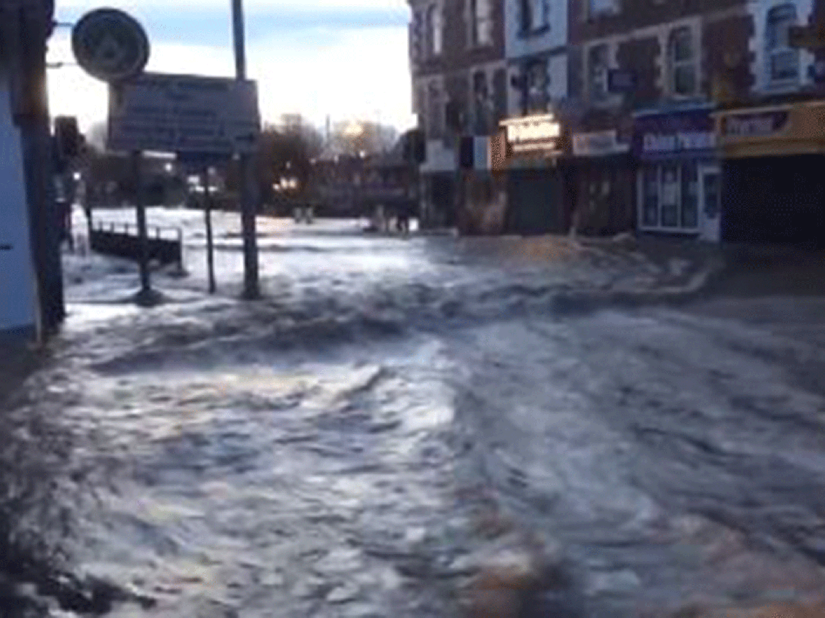 UK flood alerts: More than 300 alerts across the country as streets ...