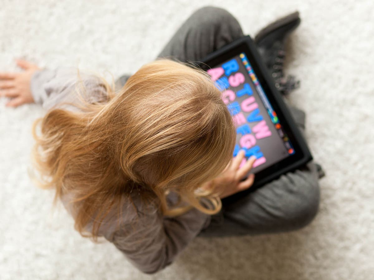 Parents struggling to get children to ‘unplug’ from TV and computers ...