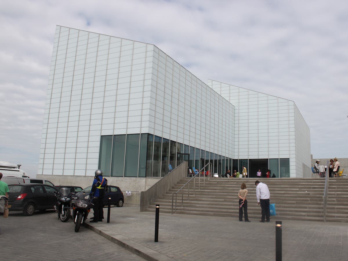 The Turner Contemporary owes it to visitors to display a few Turners ...
