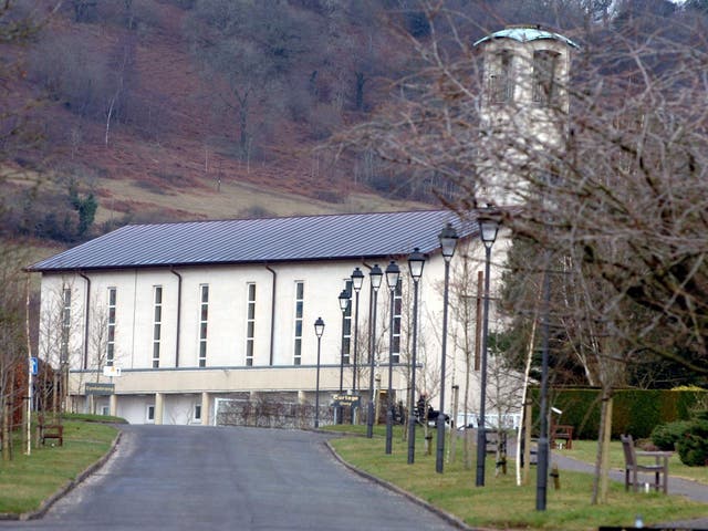 Porn video accidentally played at Cardiff funeral for dad and baby son ...