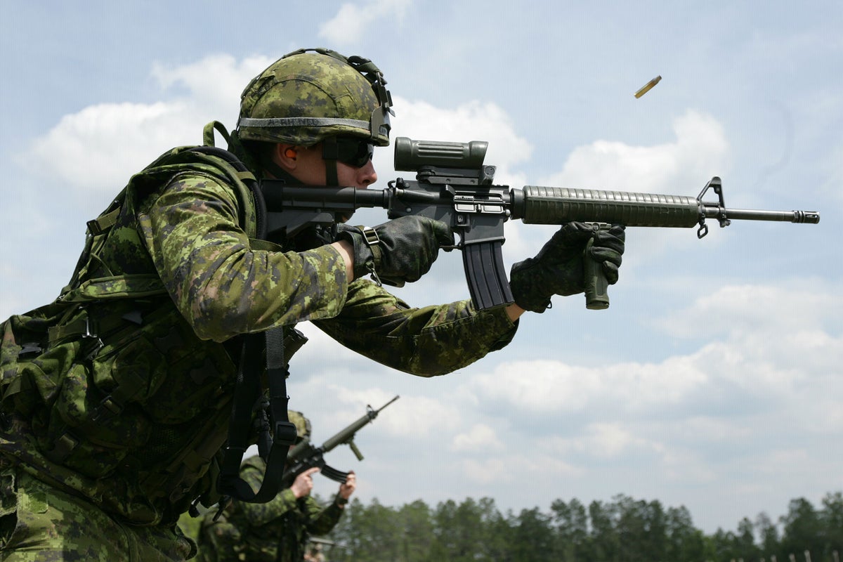 standard uk military weapons