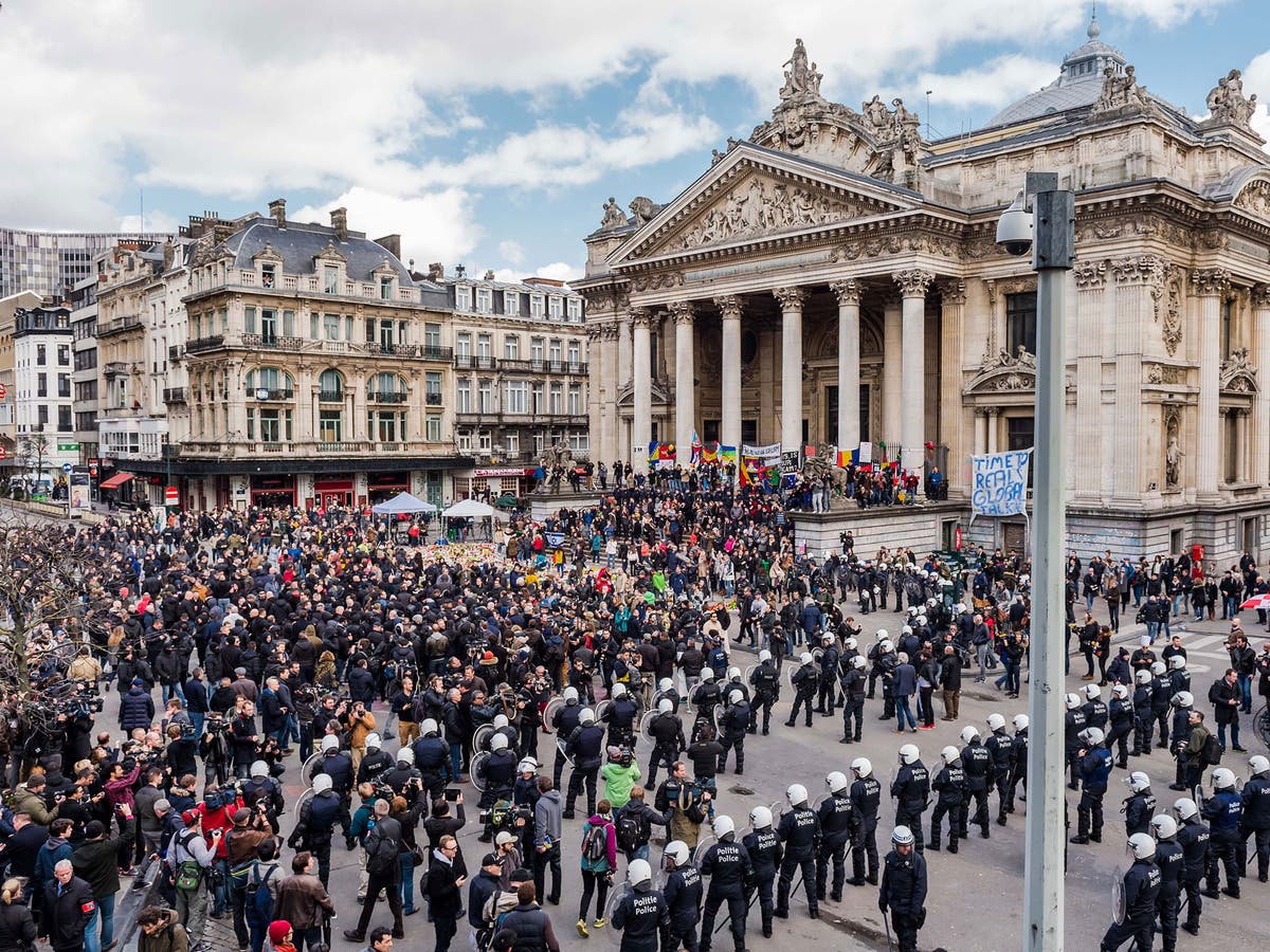 Belgian riot police deploy water cannon against 'fascists' in Brussels ...