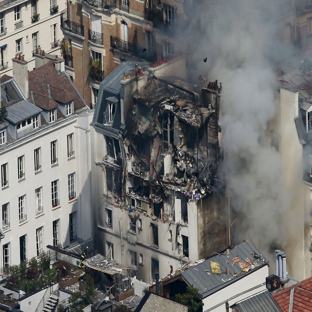 Explosions Paris Now Watch: Plume Of Black Smoke Over Parisian Skyline