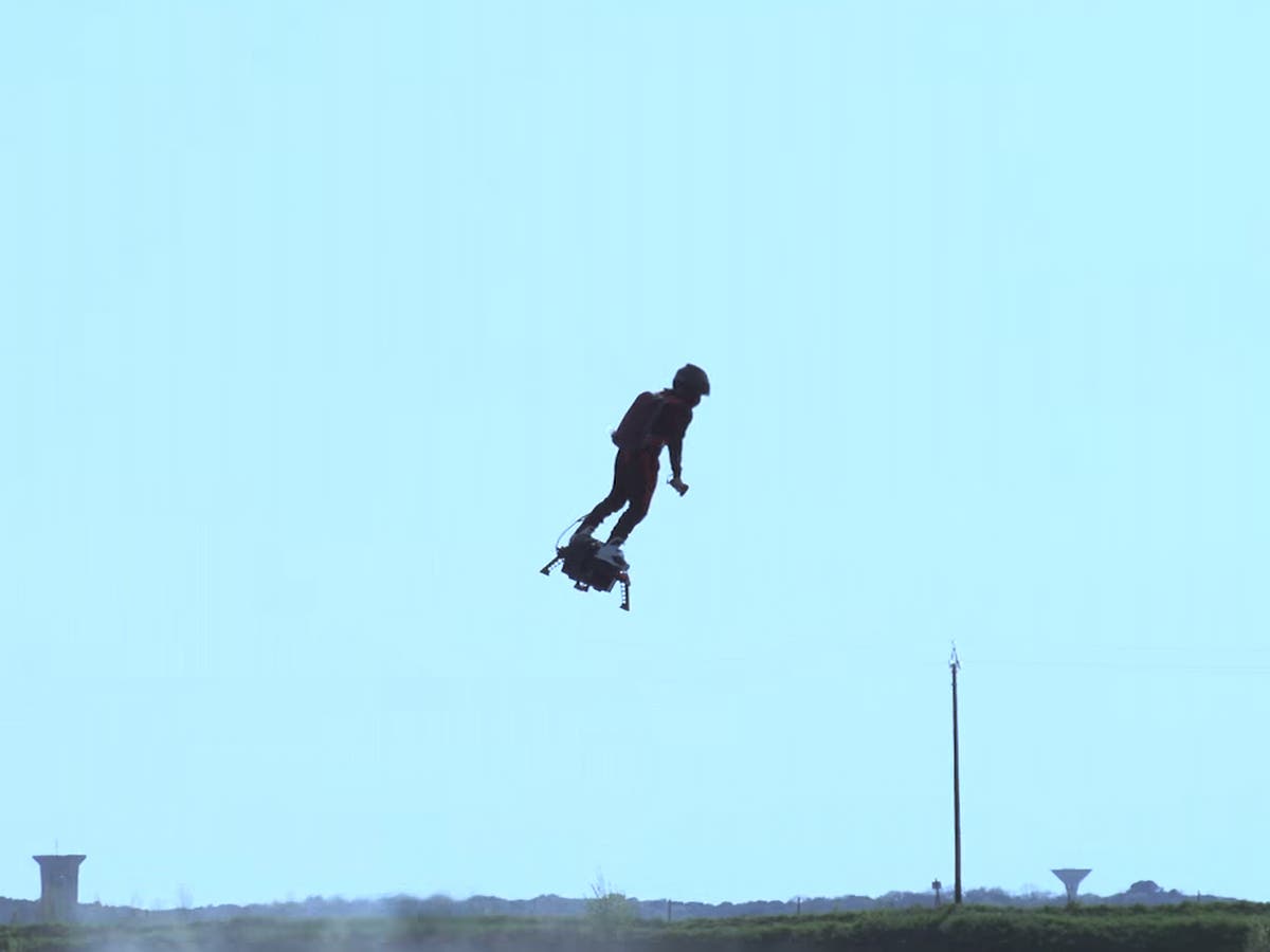 Flyboard Air: New hoverboard actually works and uses a turbine engine ...