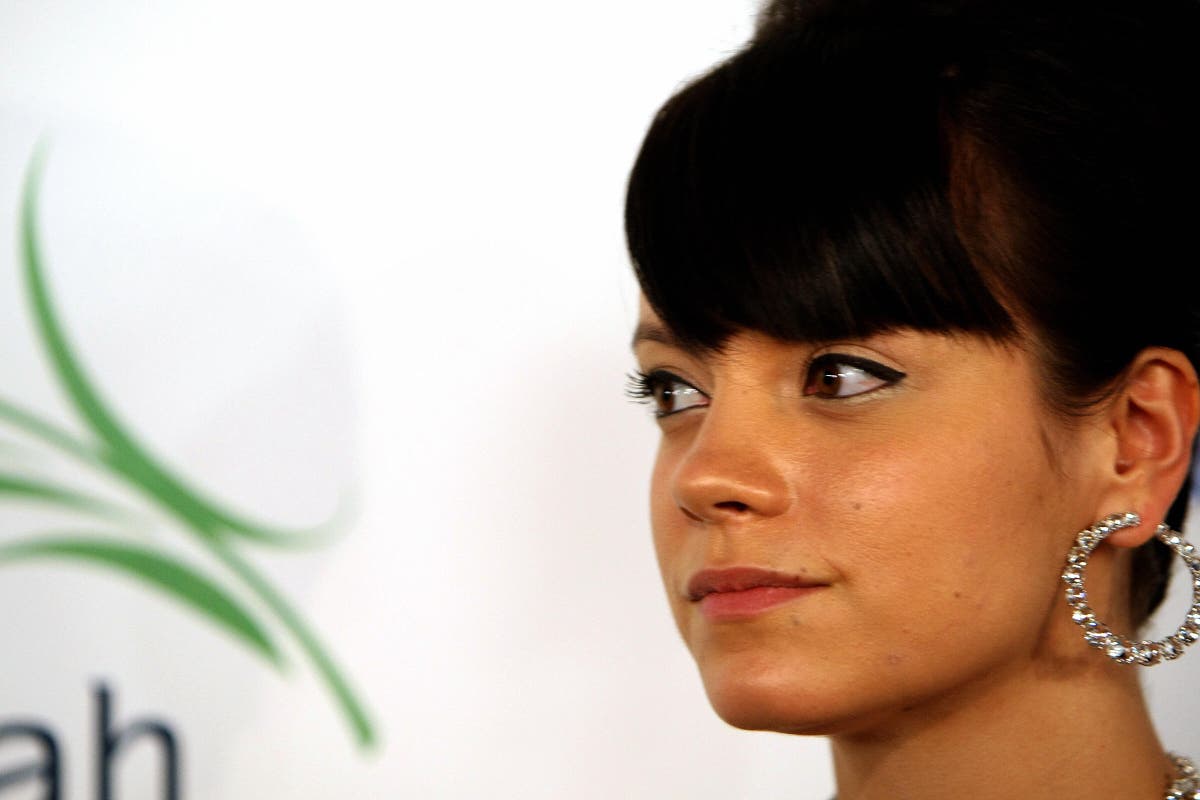 Lily Allen reveals stalker broke into her bedroom to stab her in the ...