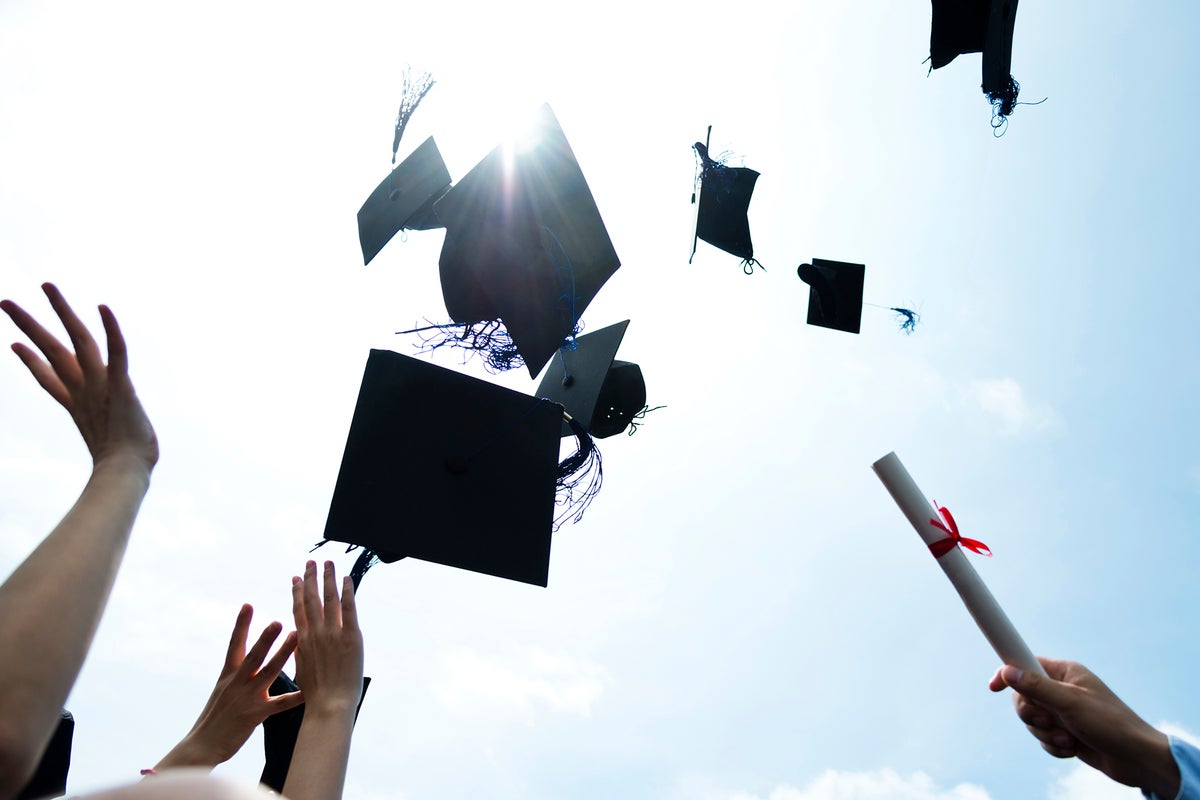 Sellers of fake degrees using graduation day photos to make counterfeit ...