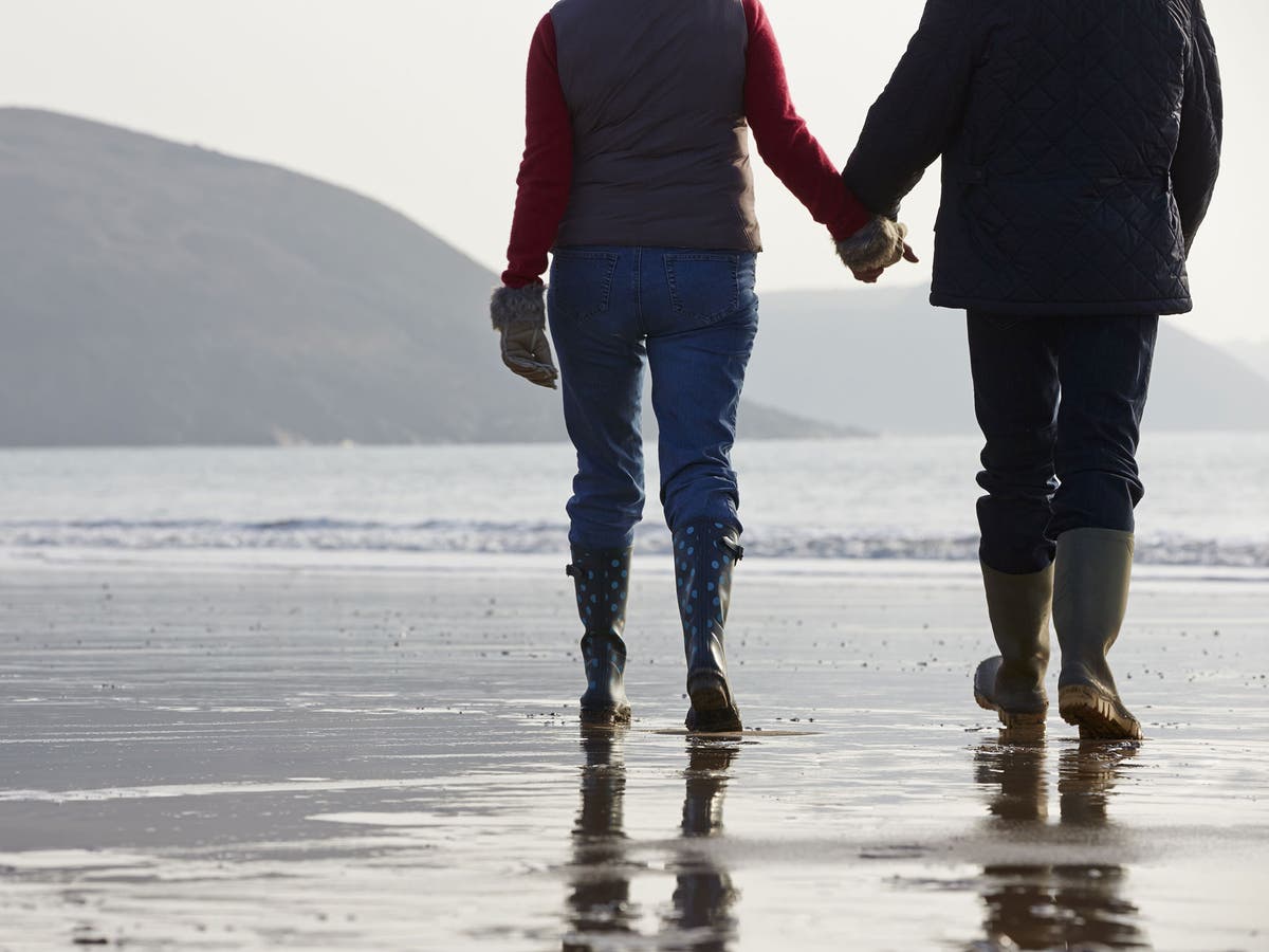 An hour’s walk can cancel out eight hours behind a desk, claim ...