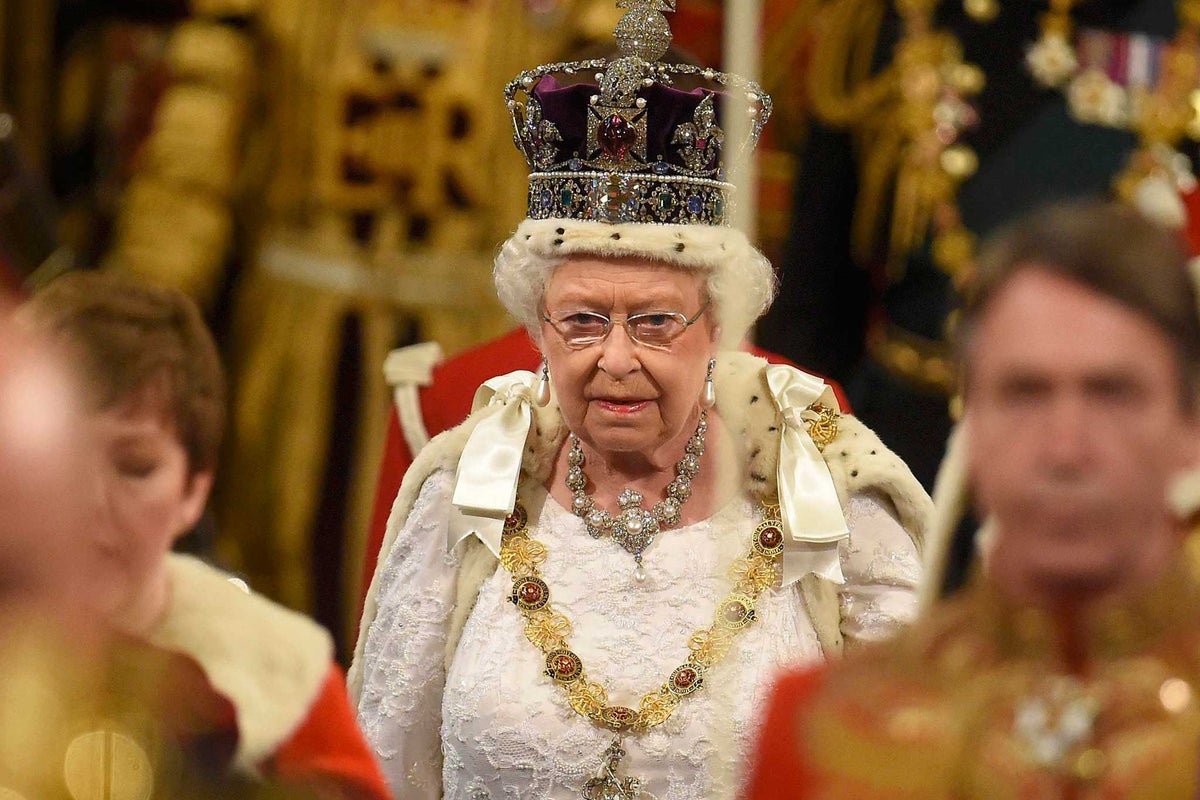 Queen's Speech 2016: Monarch uses the lift in Parliament instead of ...