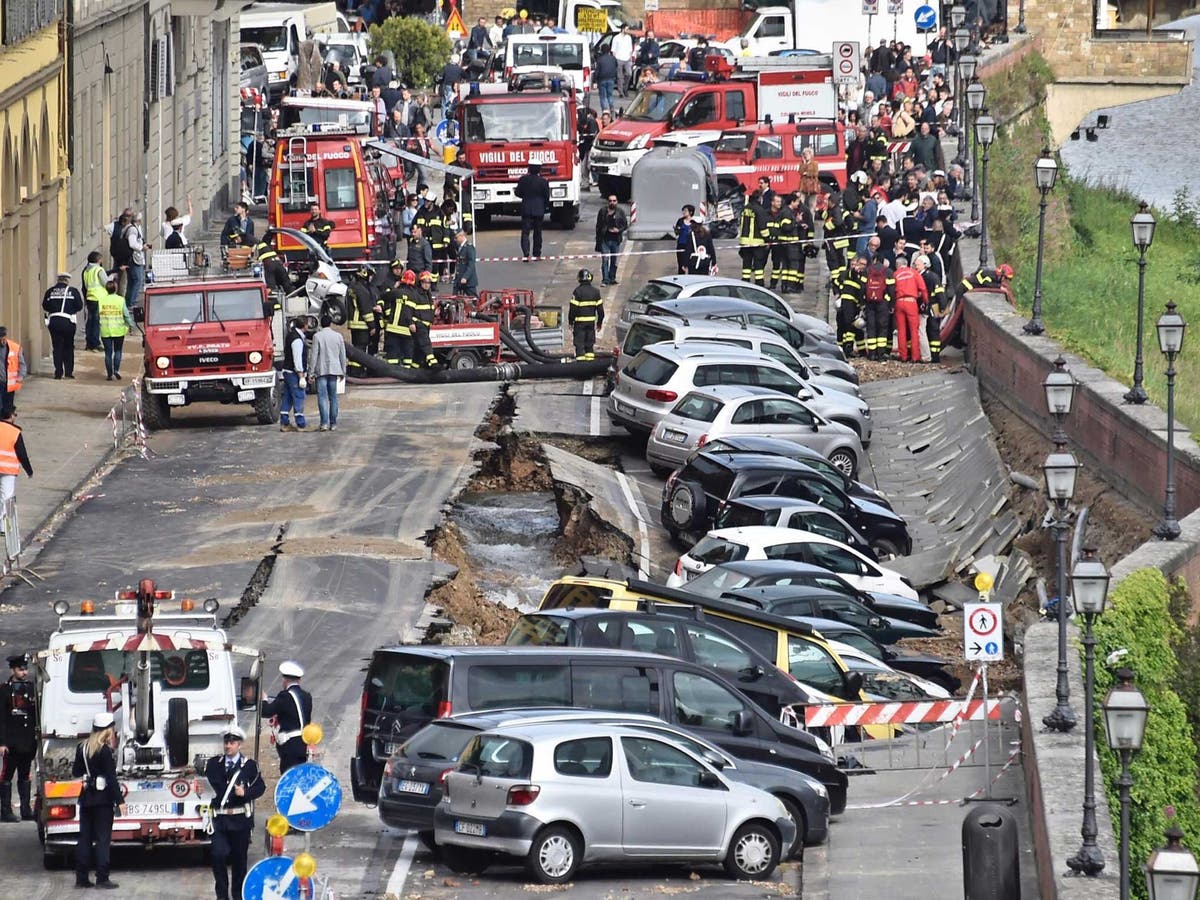 Florence sinkhole: Cars swallowed after stretch of road collapses | The ...