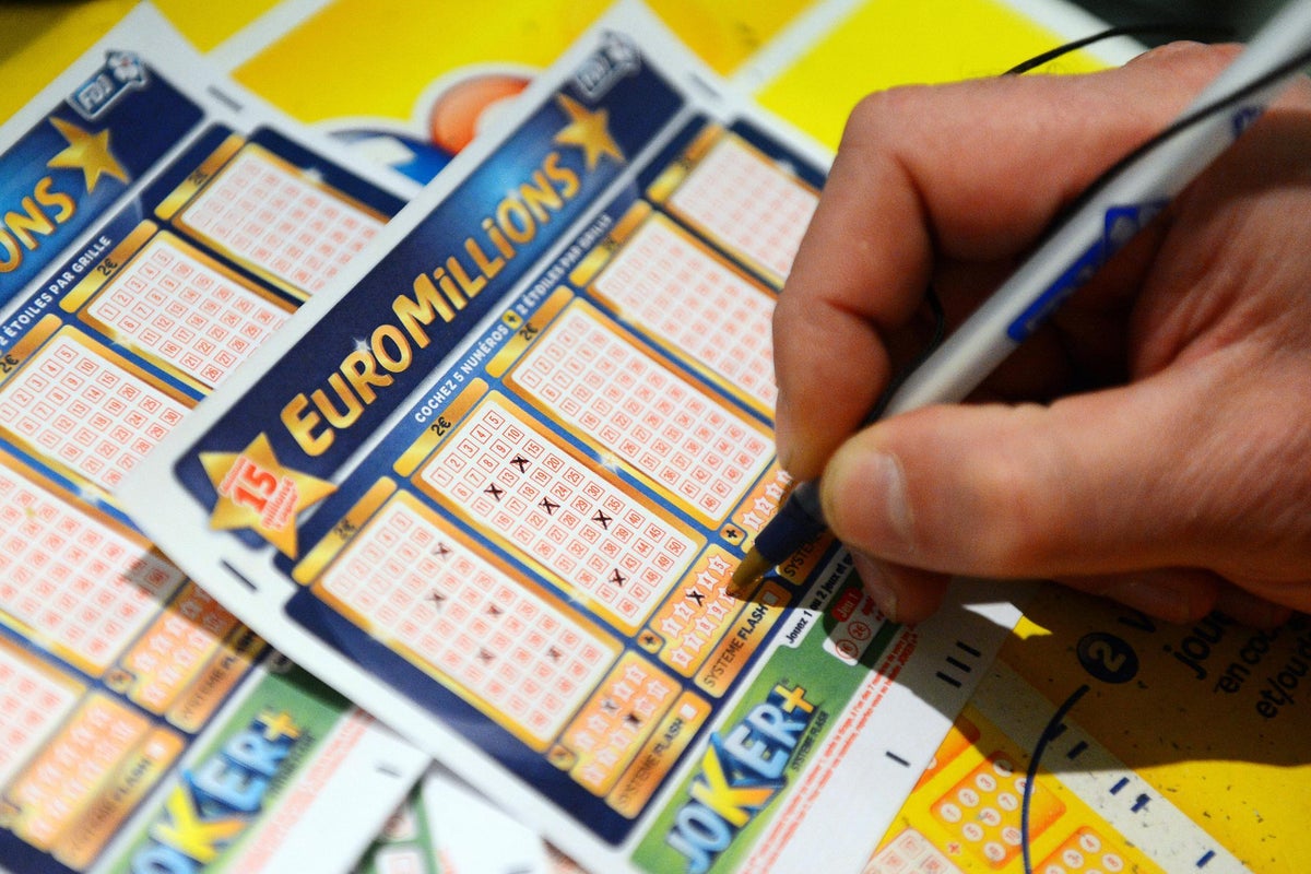 Dublin Bus drivers who won Euromillions jackpot take day off work | The ...