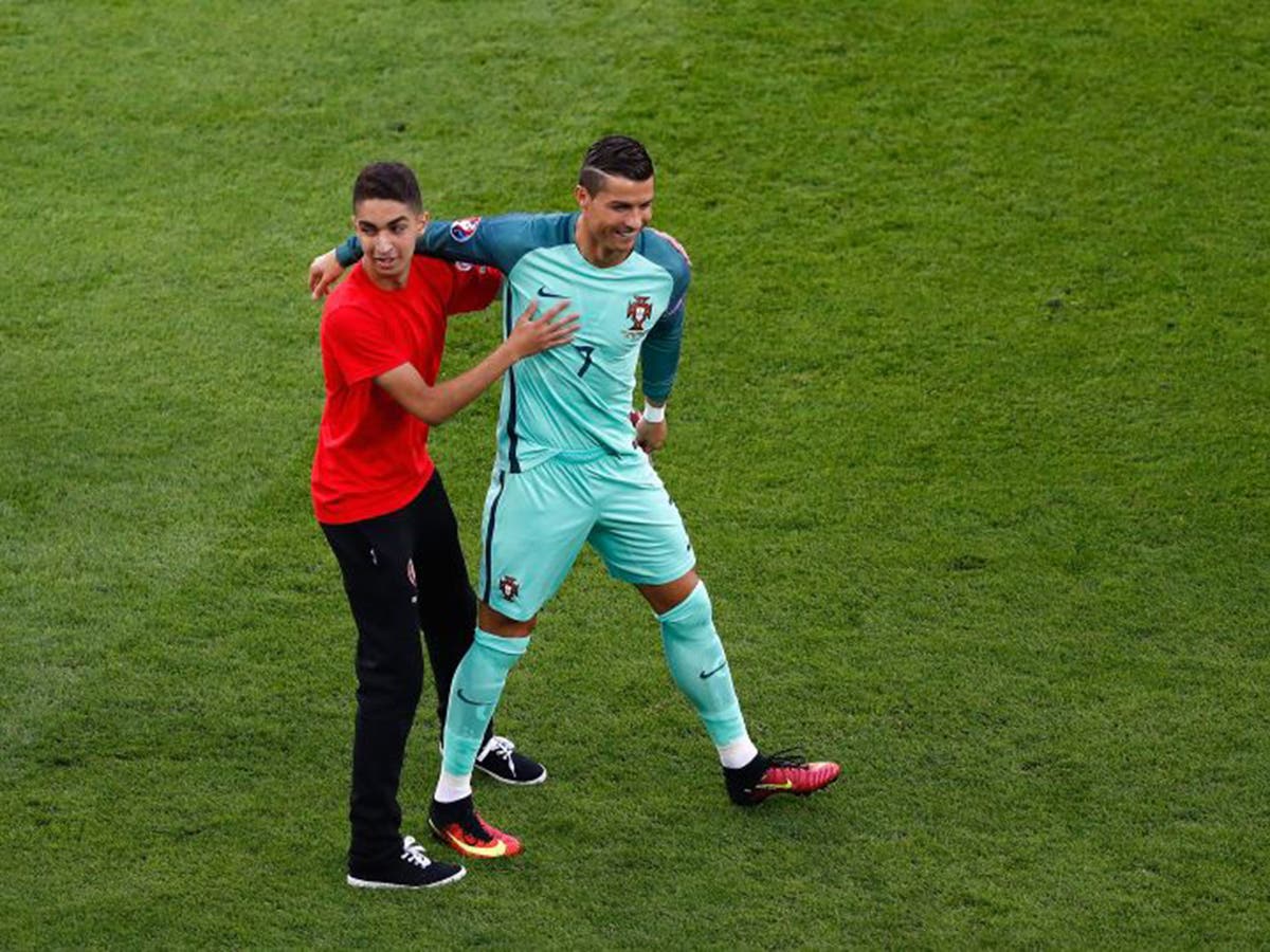 Cristiano Ronaldo in touching gesture before Euro 2016 semi-final as he ...