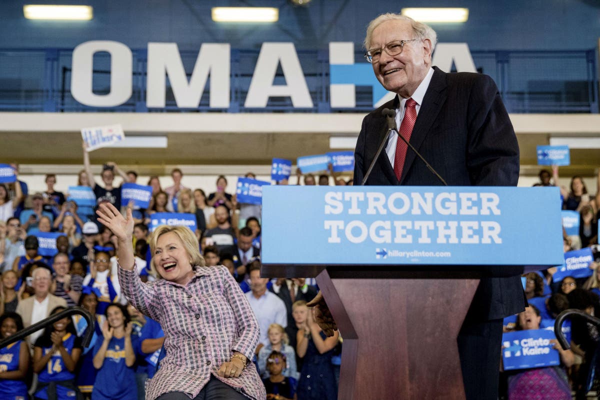 Warren Buffett challenges Donald Trump to release his tax returns | The ...