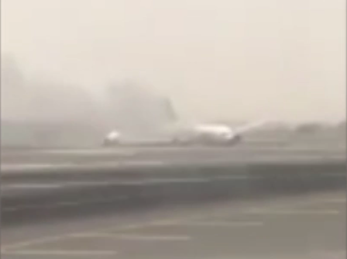 Emirates fire: Video shows plane crash land at Dubai International ...