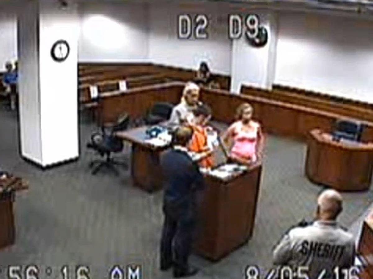 Judge allows father to meet newborn son for the first time in court ...