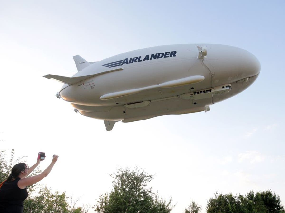 Airlander 10 crash: World's largest aircraft crashes as it attempts to ...