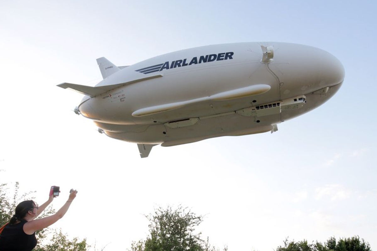 Airlander 10 crash: World's largest aircraft crashes as it attempts to ...