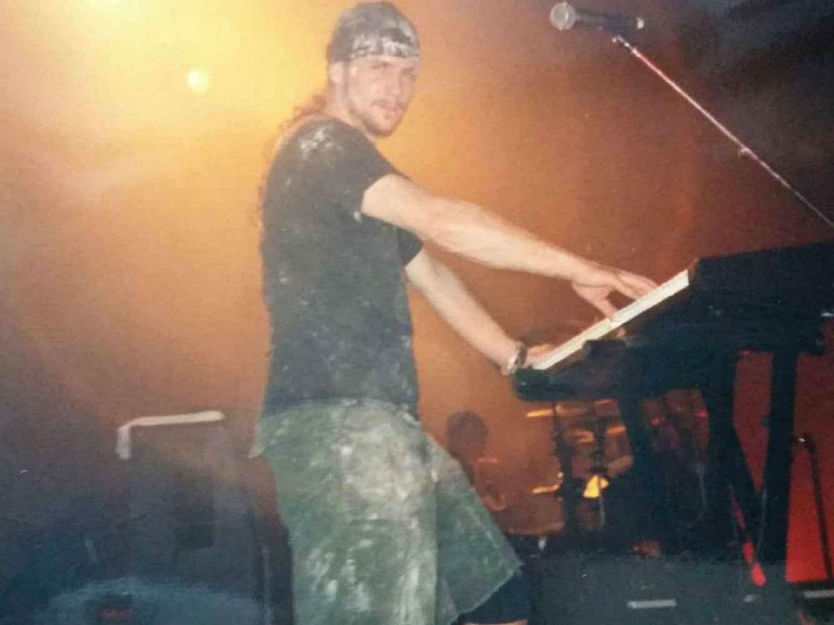 James Woolley dead: Former Nine Inch Nails keyboardist dies age 50 ...