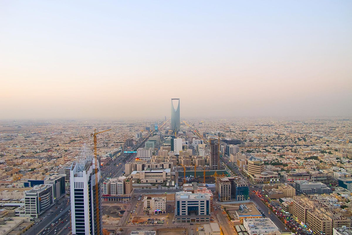 Saudi Arabia’s monarch cuts ministers’ pay by 20% | The Independent ...