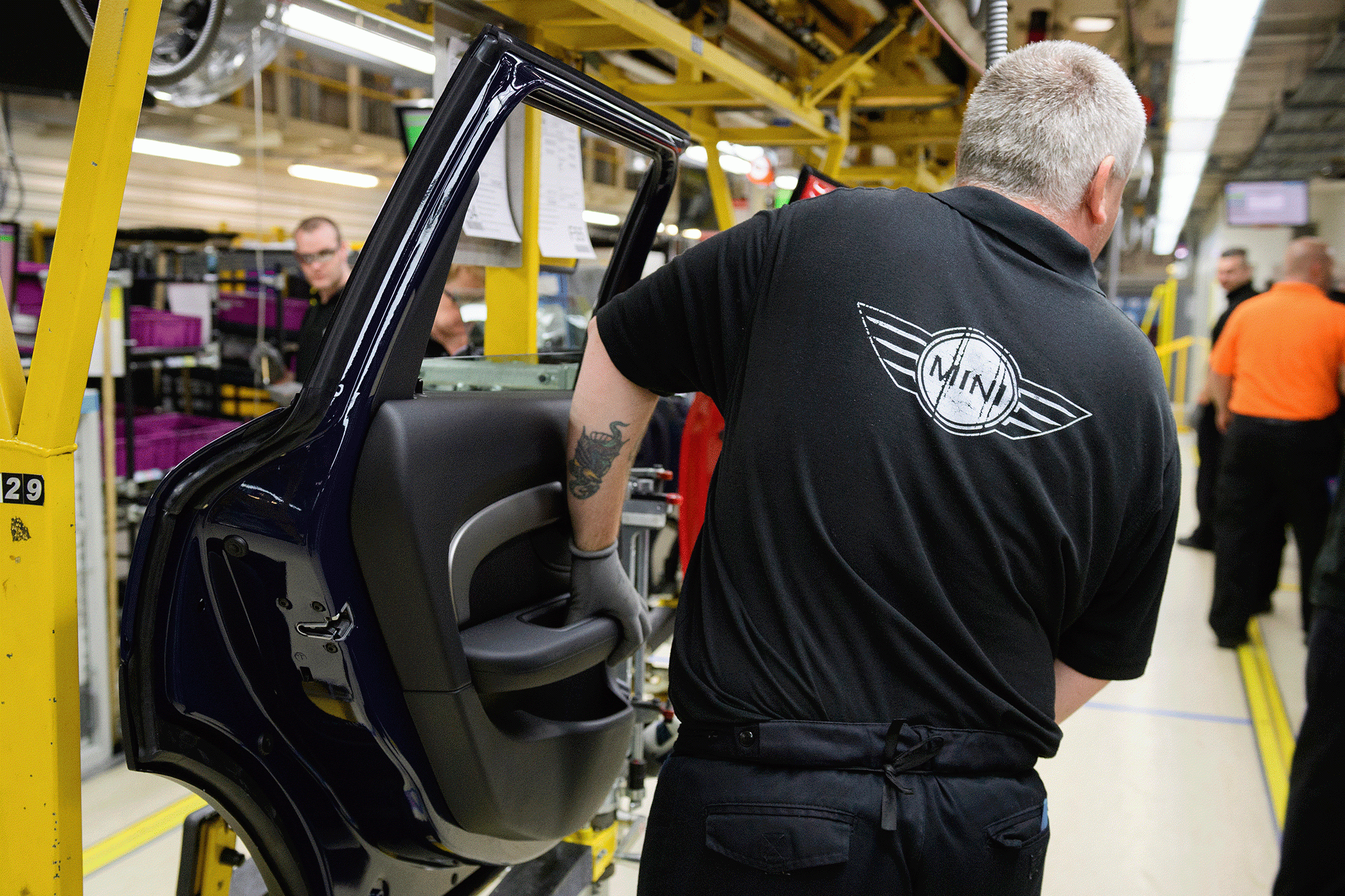 UK car industry 'booming' with more than a million vehicles built this ...