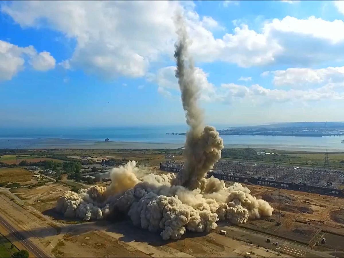 Historic power station blown up in demolition of UK’s tallest concrete ...