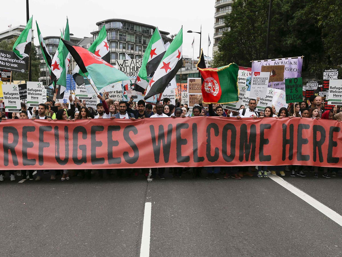 Refugees Welcome Here protest: Thousands march on Downing Street ...