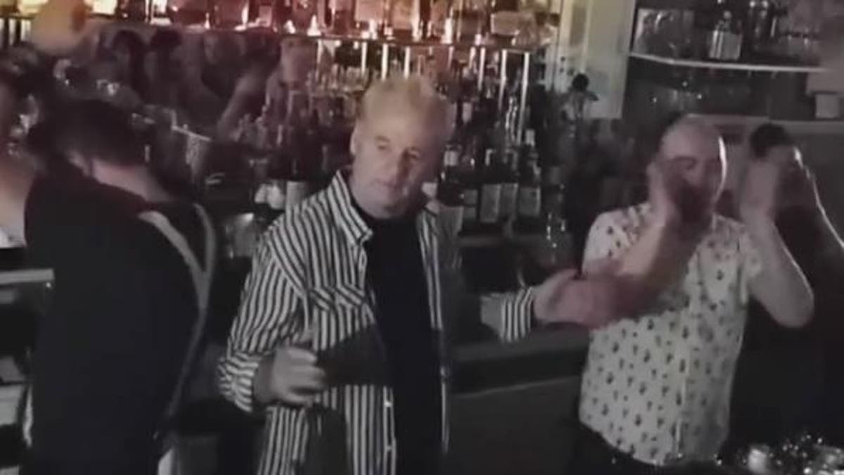 Watch Bill Murray bartend between shots at his son's Brooklyn bar | The ...