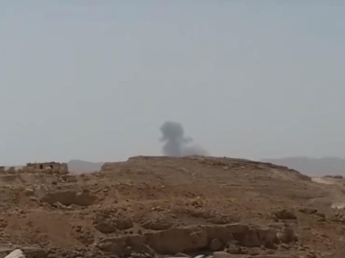 Syrian plane downed: Pilot survives crash near Damascus as Isis claims ...