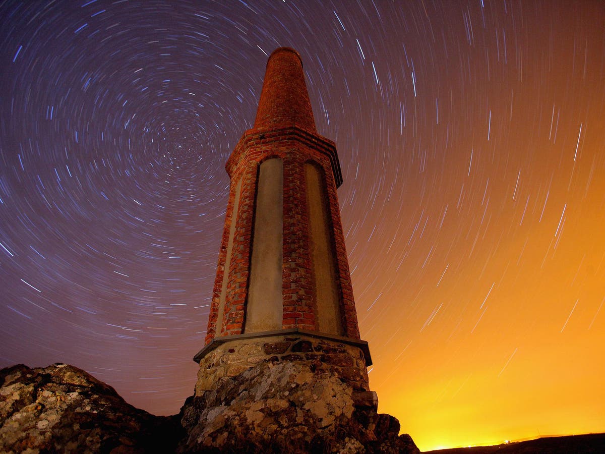 Astronomers prove 200-year-old theory about why it gets dark at night ...