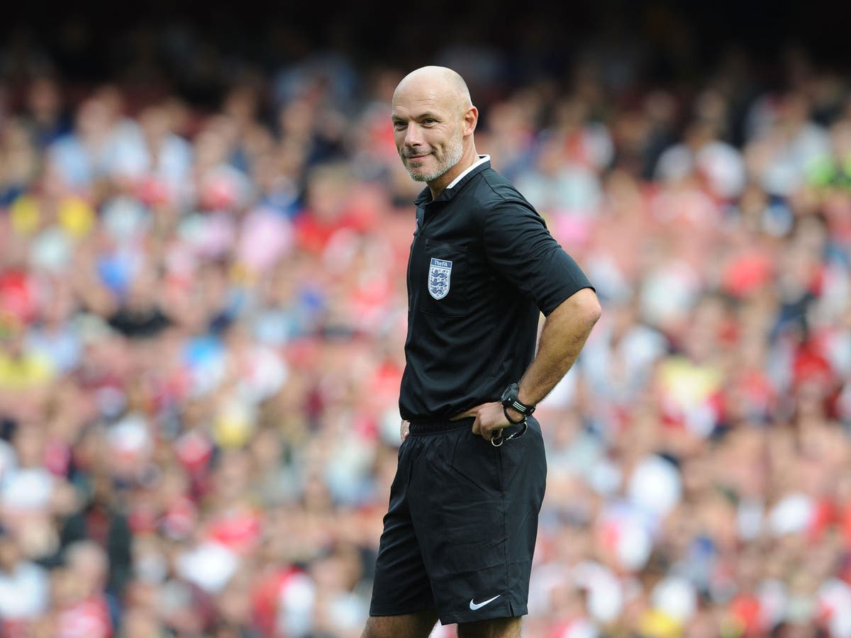 Howard Webb lifts the lid on the Premier League's most hostile fans ...