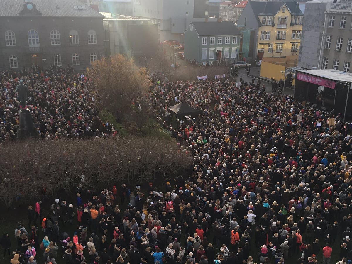 Icelands Women Leave Work At 2 38pm To Protest Gender Pay Gap The