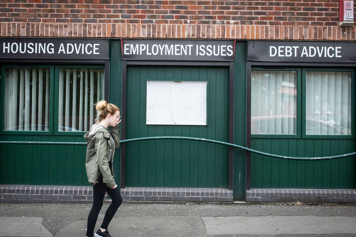 Universal credit: government helpline for welfare claimants ‘more ...