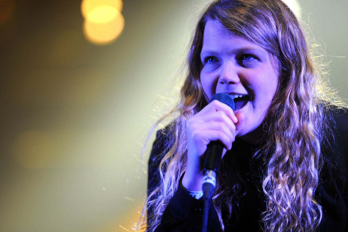 Kate Tempest 'moves people to tears' with powerful Glastonbury set ...