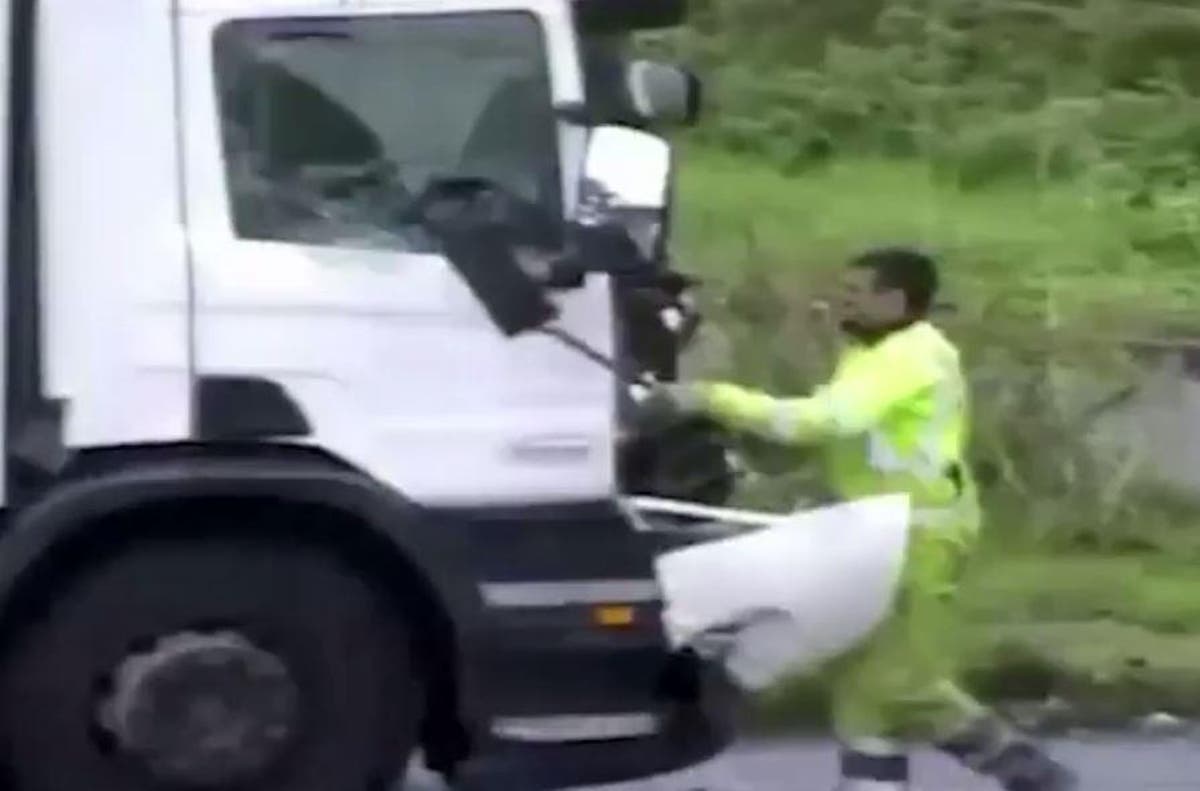 CCTV footage shows moment driver punches lorry driver then rams van ...