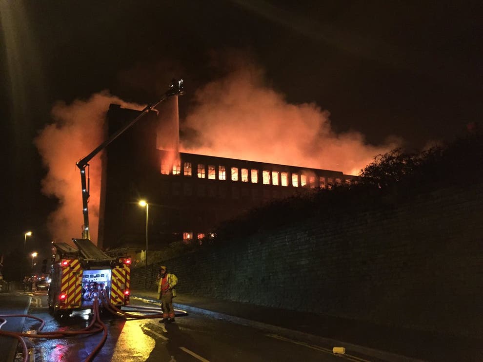 Oldham fire: Firefighters evacuate 100 properties near paper mill blaze ...