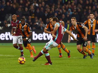 West Ham vs Hull match report: Mark Noble penalty completes vital week ...