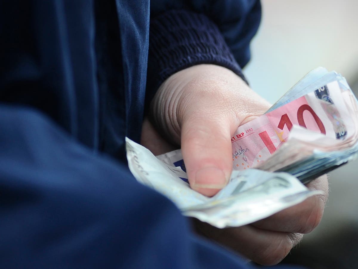 Finland launches universal basic income pilot of 560 Euros a month ...